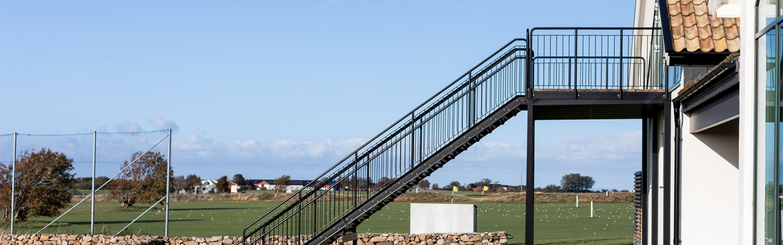 Raka trappor utomhus – stort sortiment hos Häfla Bruks AB