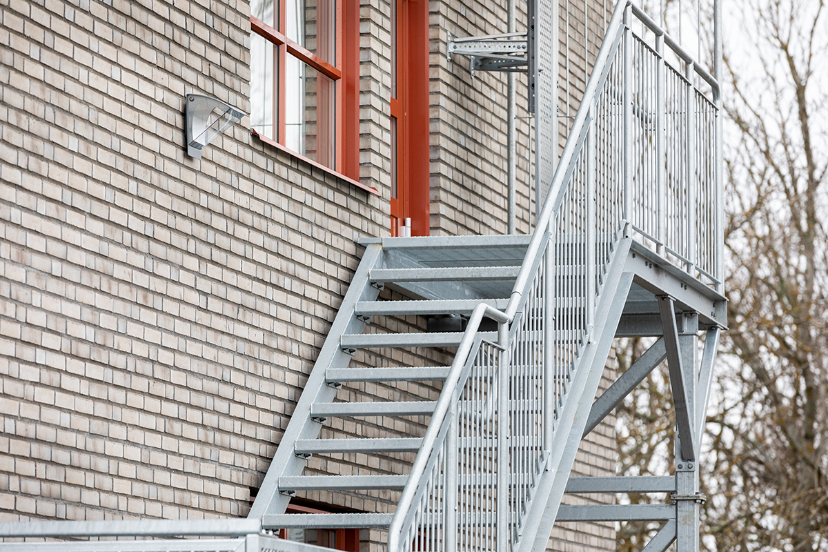 Raka trappor utomhus – stort sortiment hos Häfla Bruks AB